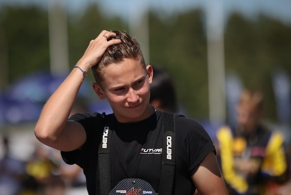 SuèdeOK-Powell gagne et met la pression sur Turney | Kartmag